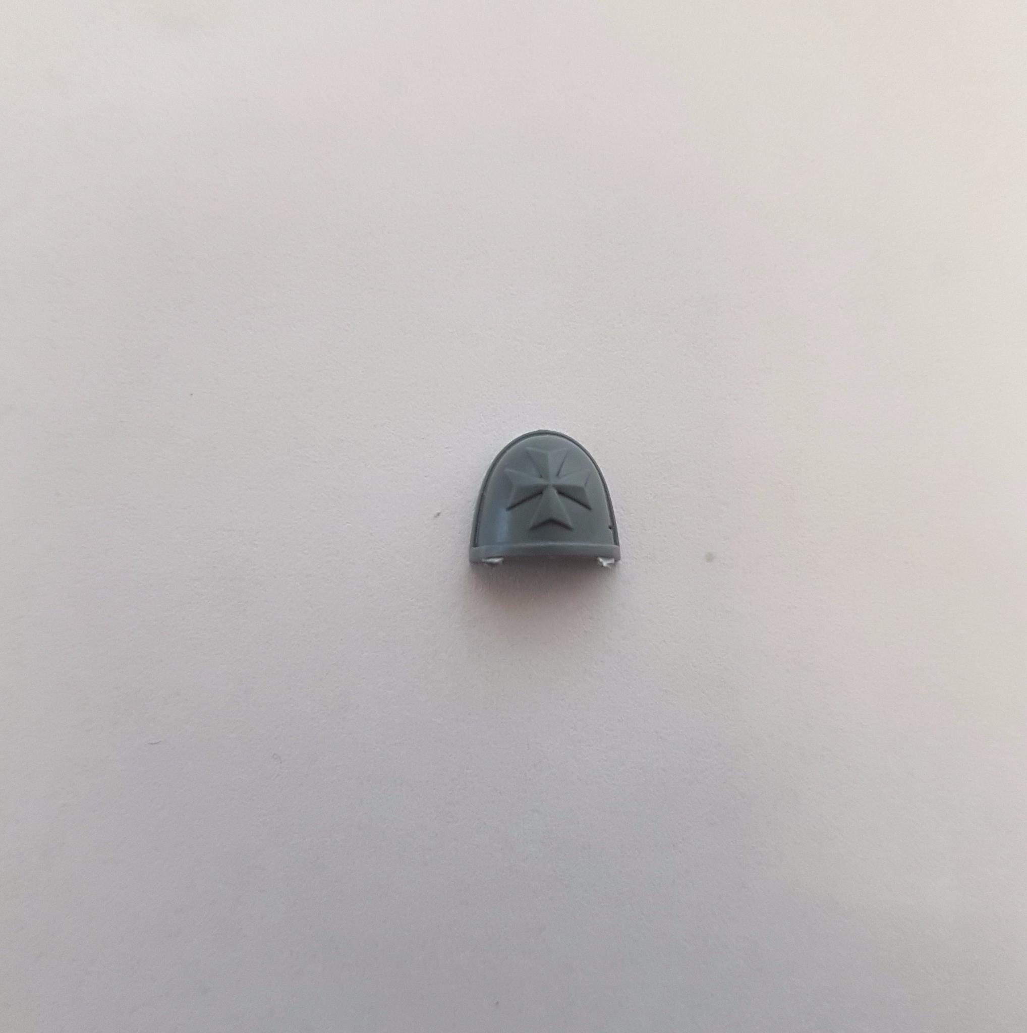Space Marine Black Templars Shoulder Pad - MiniWar Bits